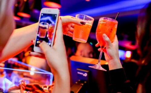 Bares em Florianópolis: 20 opções para curtir a noite na Ilha da Magia