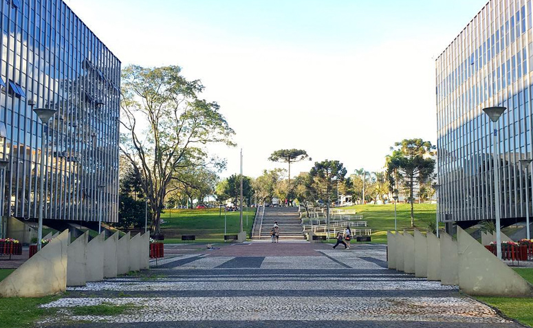 Centro Cívico de Curitiba: o que fazer, onde comer e bares