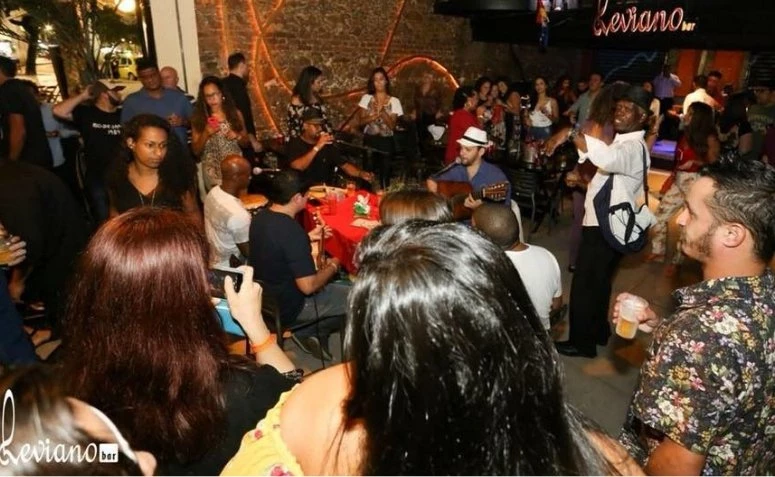 15 bares na Lapa que melhor representam o alto-astral carioca