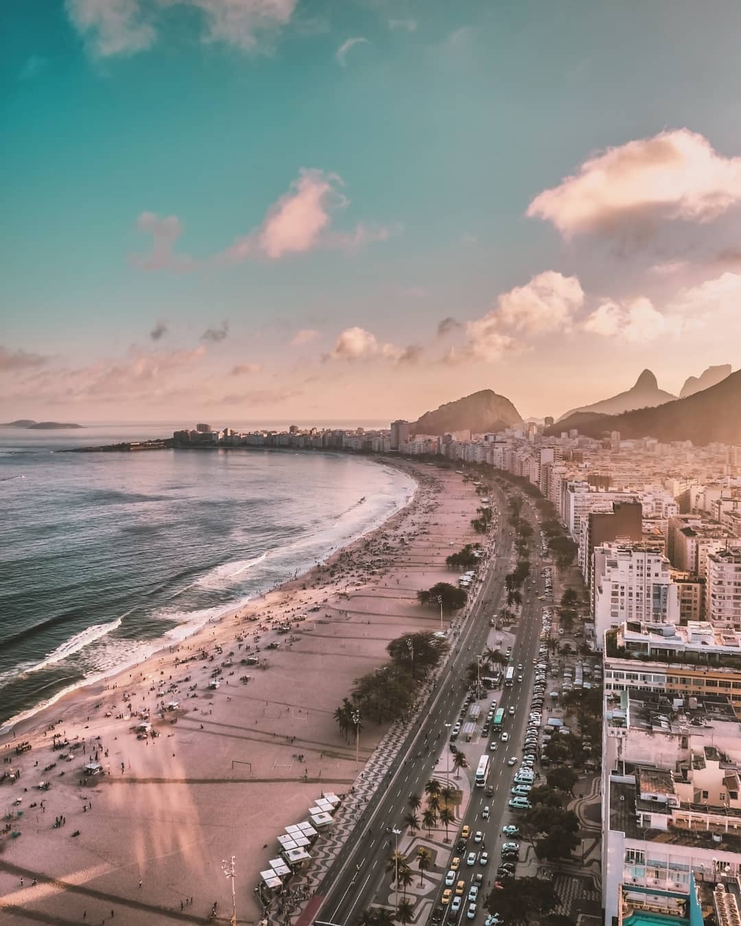 Copacabana: 10 motivos para amar esse bairro do Rio de Janeiro