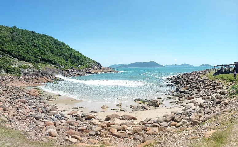 Praia da Pinheira: conheça os principais atrativos do paraíso catarinense