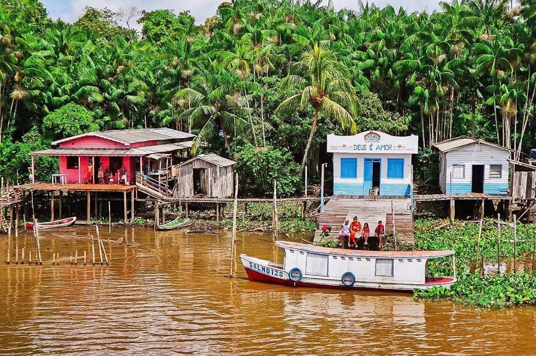 Parintins: conheça o festival folclórico e esse paraíso amazônico
