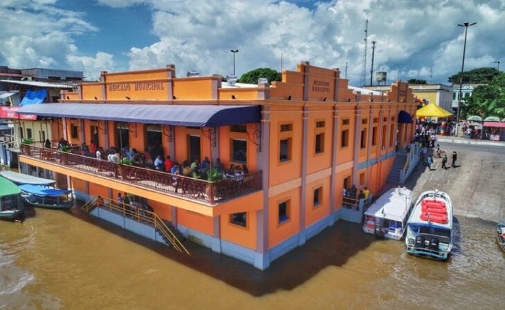 Parintins: conheça o festival folclórico e esse paraíso amazônico