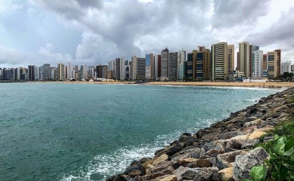 Praia de Iracema: veja as melhores atrações, hospedagens e dicas