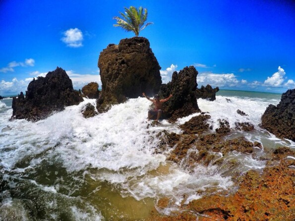 Tambaba: se apaixone por esse paraíso naturista brasileiro