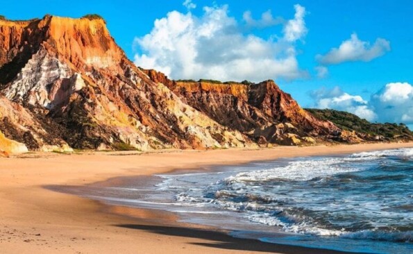 Tambaba: se apaixone por esse paraíso naturista brasileiro