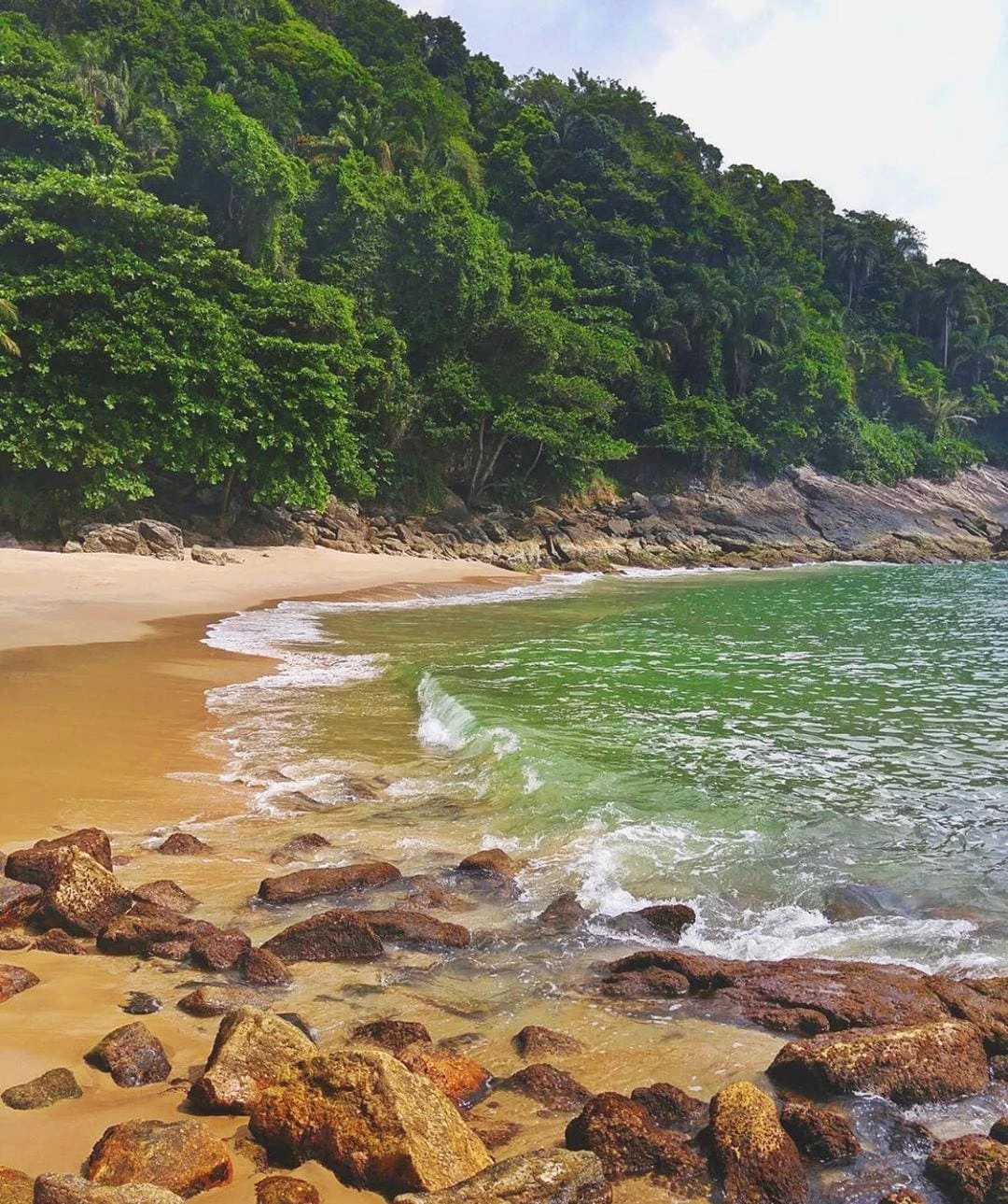 Praia do Éden: uma orla paradisíaca no litoral paulista