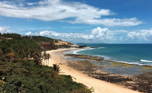 Praia do Madeiro: guia completo desse paraíso no Rio Grande do Norte