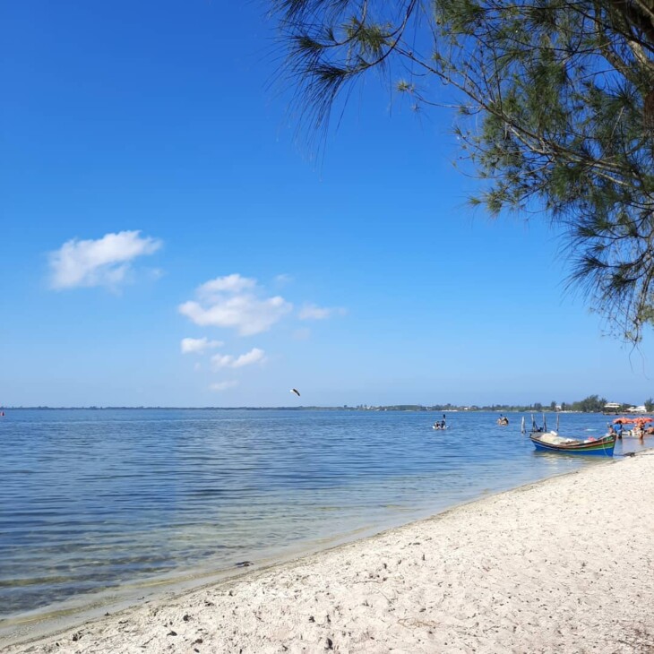 Araruama: onde fica e melhores praias para curtir nesse destino