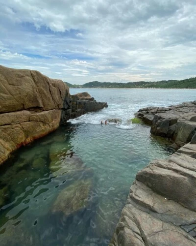 Piscina natural da Praia do Rosa: onde fica, o que fazer e dicas