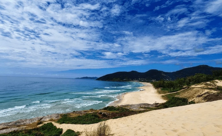 Praia da Gamboa: onde fica, o que fazer, restaurantes e pousadas