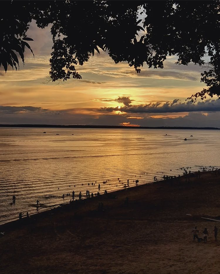 Ponta Negra: um paraíso natural no litoral de Manaus