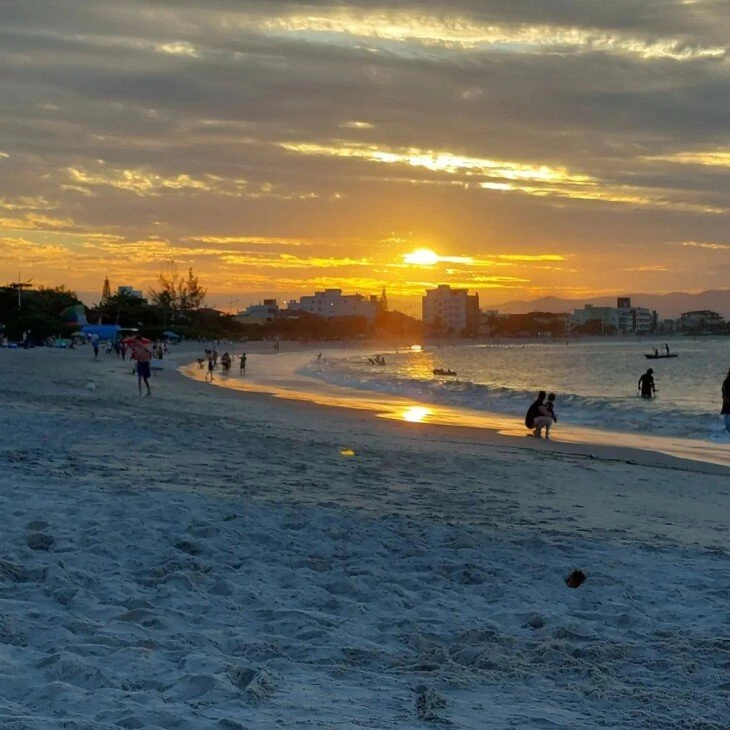 Praia da Enseada: onde fica, como chegar e muito mais!