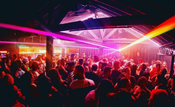 16 melhores baladas em Florianópolis: festas, bares e shows