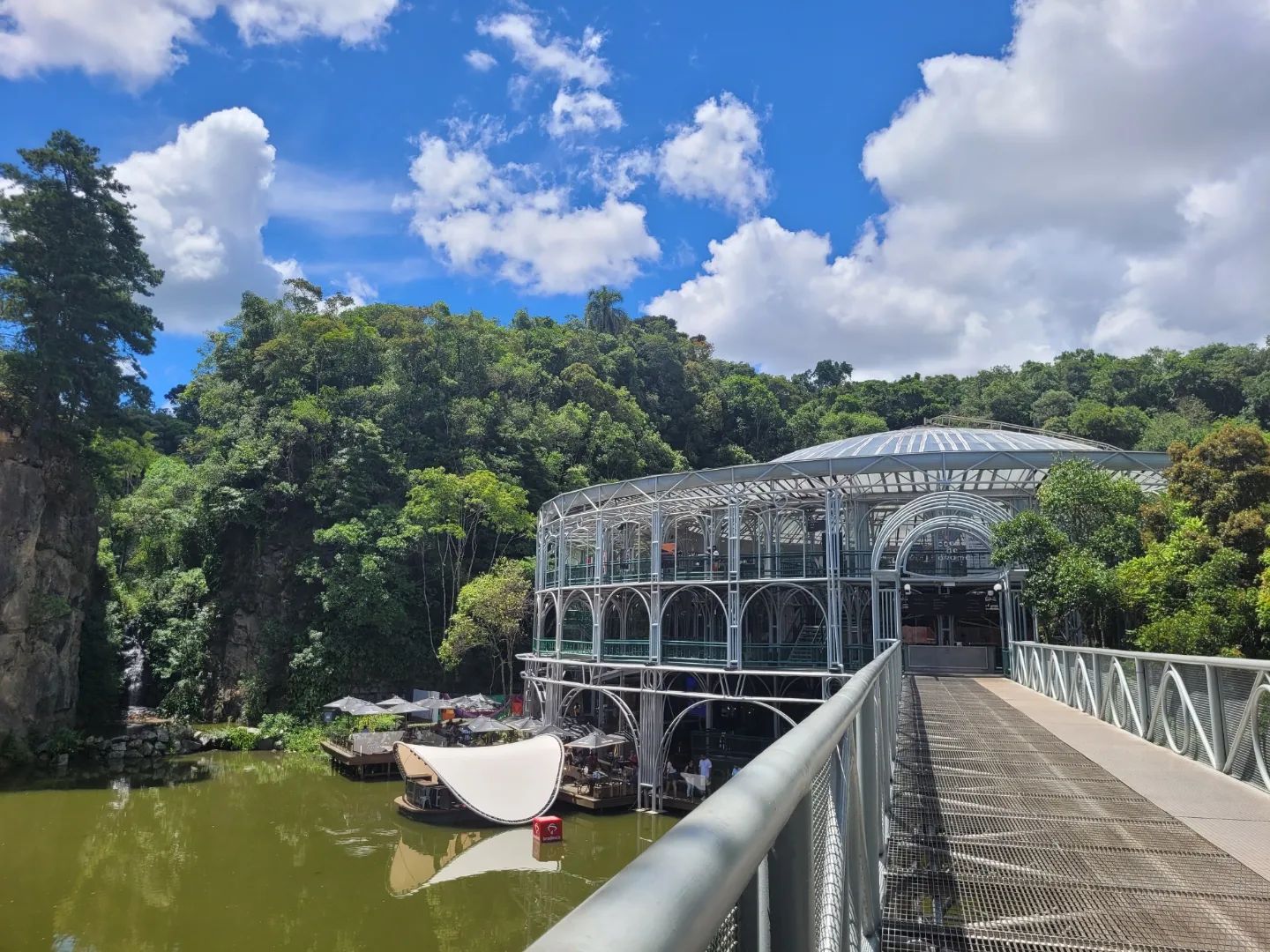 Ópera de Arame: onde fica, ingressos e o que fazer no teatro